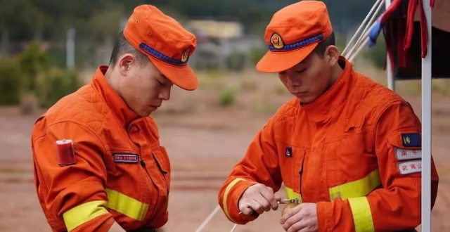 野外驻训砺精兵，苦练本领向战行_腾讯新闻