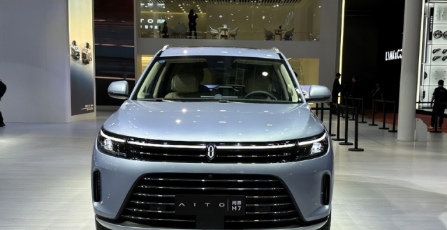 “增程三杰”怎么选？问界M7、理想L6、星纪元ET横评_腾讯新闻