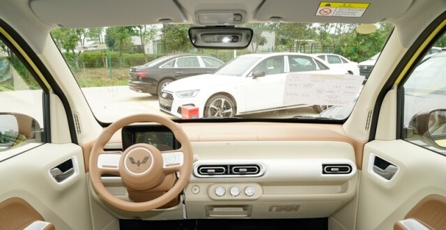 五菱宏光MINIEV青春版置换补贴价3.68万元 还可享国补_腾讯新闻