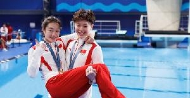 女子双人3米板奥运摘金 陈艺文说“终于熬出头了”_腾讯新闻