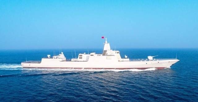 055型大驱和轰-6K部署在南海，是对菲律宾及域外势力的强有力反制_腾讯新闻