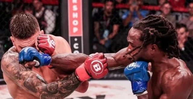 Bellator 301战报：杰克逊KO阿莫索夫，米克斯降服佩蒂斯_腾讯新闻
