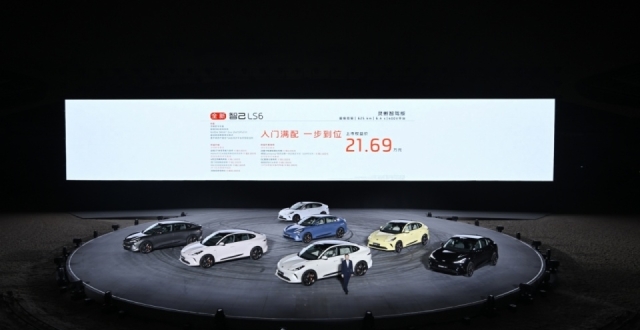 智己LS6上市权益价21.69万起，标配激光雷达+无图NOA_腾讯新闻