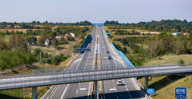 俯瞰塞尔维亚E763高速公路_腾讯新闻