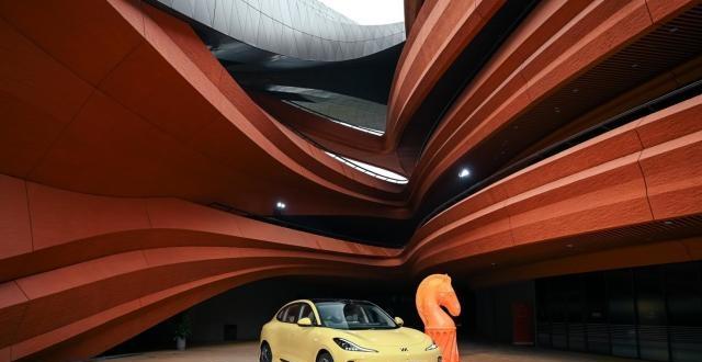 大定突破11000辆，全新智己LS6该买哪一款？_腾讯新闻