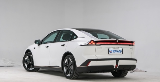 中型纯电家轿新标杆 比亚迪汉EV vs长安深蓝SL03_腾讯新闻