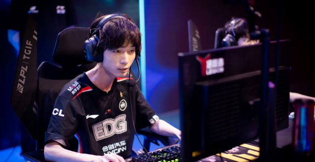 疯狂星期四！957确认UZI复出加入EDG，LGD首局碾压战胜JDG_腾讯新闻