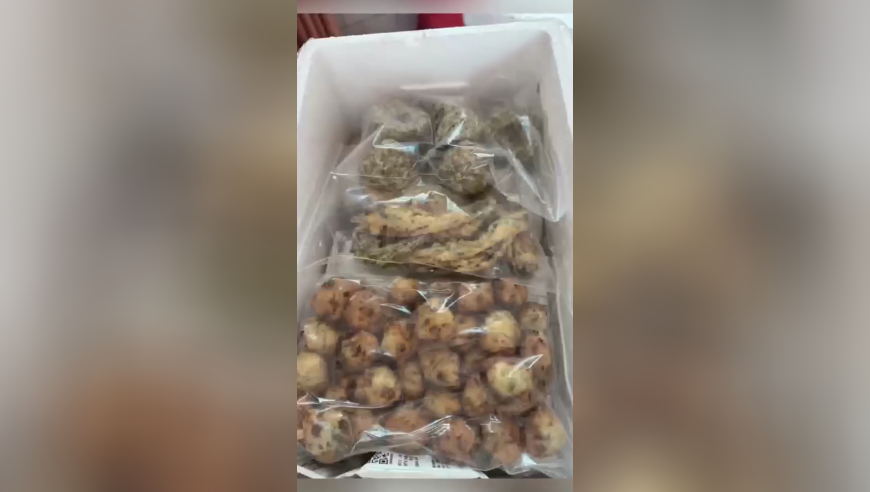 小米SU7全国首台霞光紫被卖，女子开1年卖26.7万，保值率约91%_腾讯新闻