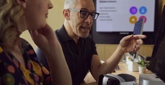 苹果发布Vision Pro SDK开发工具和头显模拟器_腾讯新闻