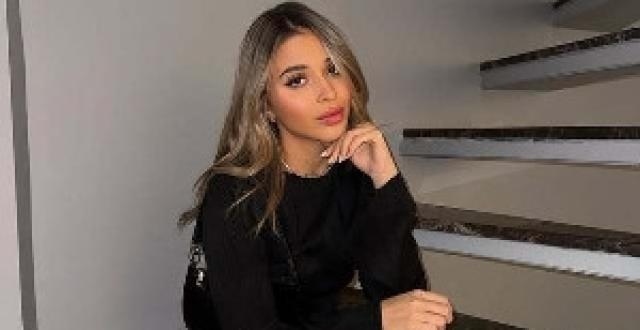 发现一位足坛美女：瑞士女甲联赛踢球的Eleni Rittmann_腾讯新闻