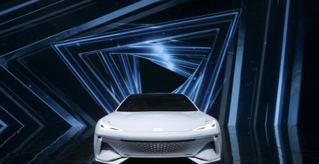 6.9秒加速、1370km续航的吉利银河L7来了，后续还有L5、6、9_腾讯新闻