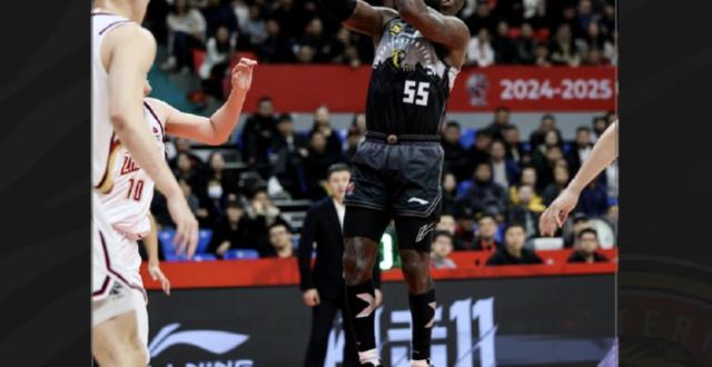 琼斯无愧顶级打工人！FMVP刚拿78+26 段冉：得分王+助攻王_腾讯新闻