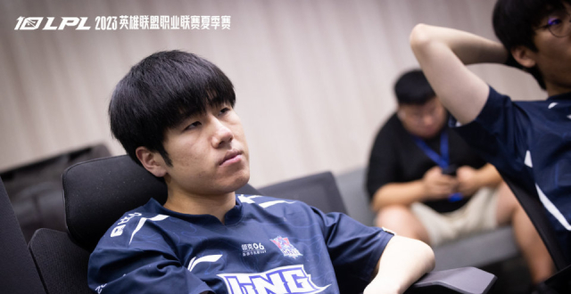 LNG惨遭1-7的iG横扫，打野状态不佳引发热议，管泽元锐评：像个新人_腾讯新闻