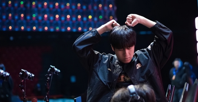 来自Tabe的“复仇”？BLG临战换主教练，对战RNG胜算飙升！_腾讯新闻