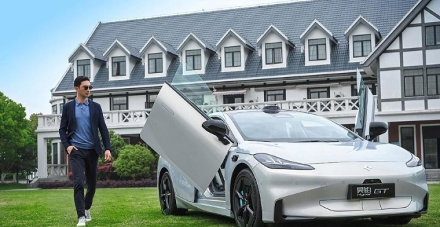 小鹏P7和比亚迪汉都有压力了？昊铂Hyper GT开启预售_腾讯新闻