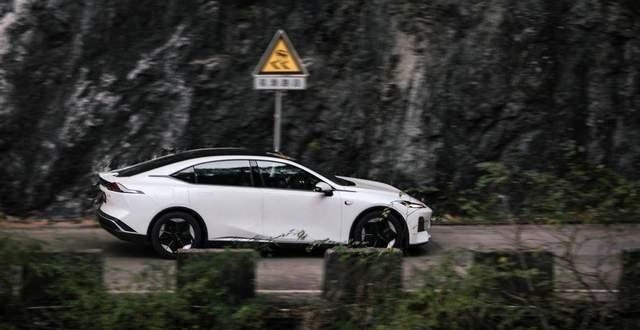 深蓝经典·SL03上市，卖11.99万，网友：这是讲情怀还是清库存？_腾讯新闻