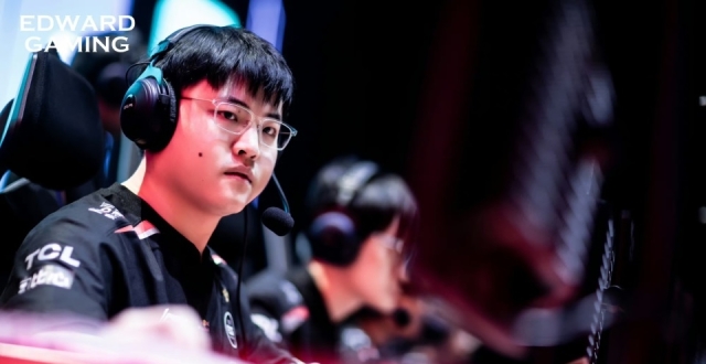 LOL：EDG更换对战LGD首发名单，fofo韩服改名表达不满，凭什么_腾讯新闻