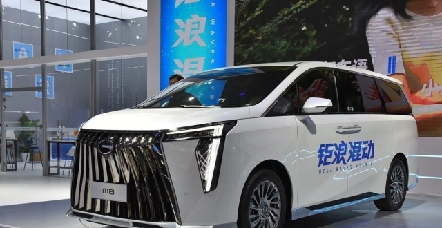 当传祺M8宗师版遇上红旗HQ9，气势VS豪华，会擦出怎样的火花？_腾讯新闻