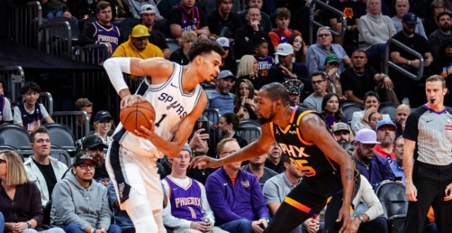 杜兰特伤退，布克29分！太阳104-93马刺，双双无缘NBA杯八强_腾讯新闻