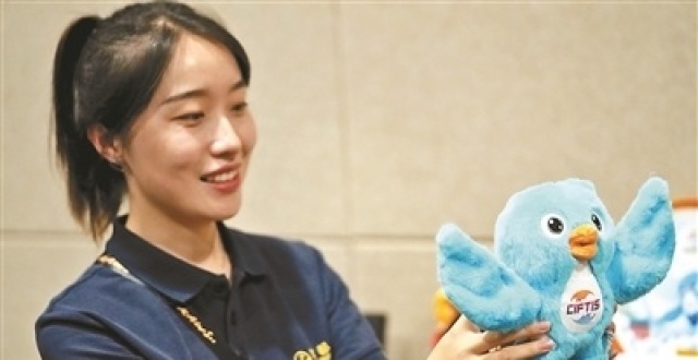 服贸会吉祥物“福燕”已开发六大类60余款产品_腾讯新闻