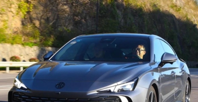 高阶智驾非电车专属，体验MG7 NGP智能导航辅助_腾讯新闻