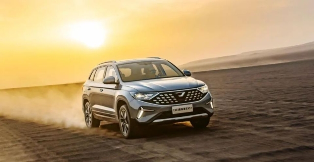 给熟悉的味道加点料，驾新款捷达VS7走丝路_腾讯新闻