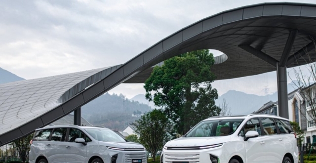 “15万级全球唯一混动MPV”上汽大通G50混动，狂揽1.2万+订单_腾讯新闻