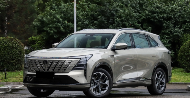 1.5T+8AT，爆192马力，配0重力座椅，试驾长安第四代CS75 PLUS_腾讯新闻