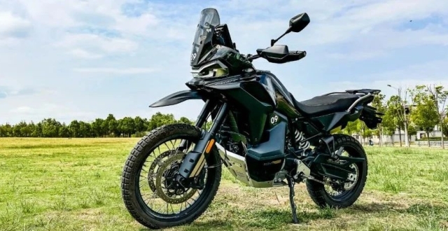 春风800MT-X试驾测评：油耗不到5升，极速超过200，硬派ADV就当如此_腾讯新闻