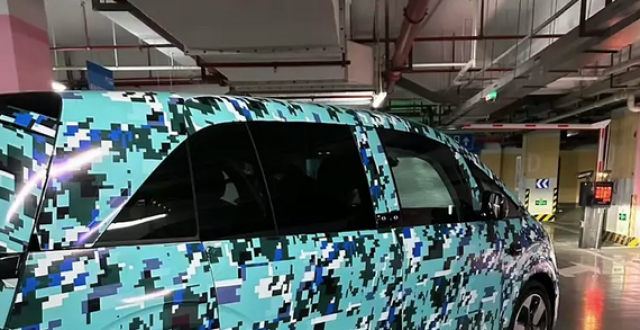 极氪CM2E谍照再度曝光，或将不采用前排侧滑门设计_腾讯新闻