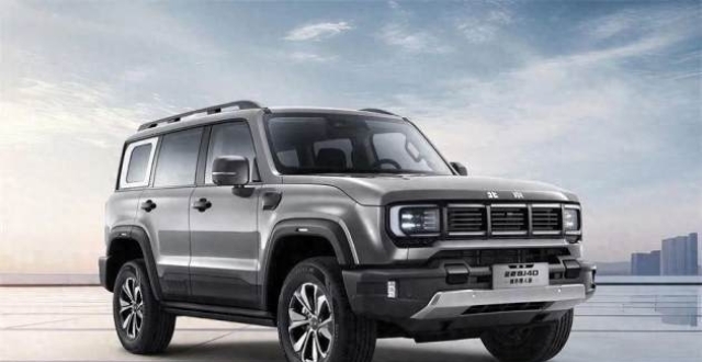 都是2.0T+8AT 全新BJ40城市猎人版与坦克300谁更值得选？_腾讯新闻