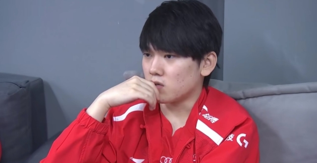 JKL成功突破历史，后高情商评价Uzi，虽打出对位差距，但尊敬老将_腾讯新闻