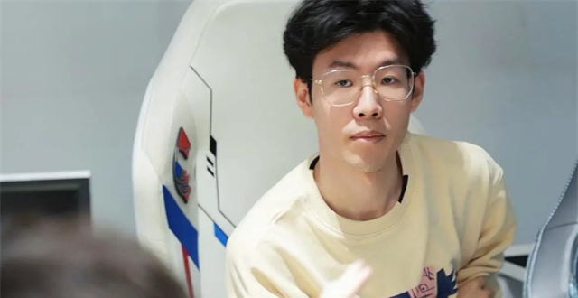 原来AD才是WBG的核心，特意“点”TheShy，让他季后赛别再一轮游_腾讯新闻