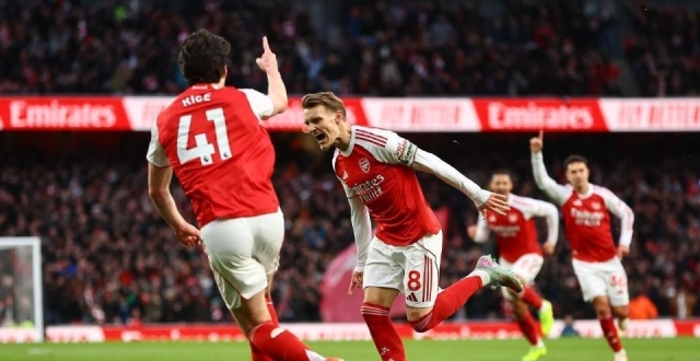 就是不让！圣诞大战精彩纷呈，争冠三雄皆取胜，连比分都杠上了_腾讯新闻