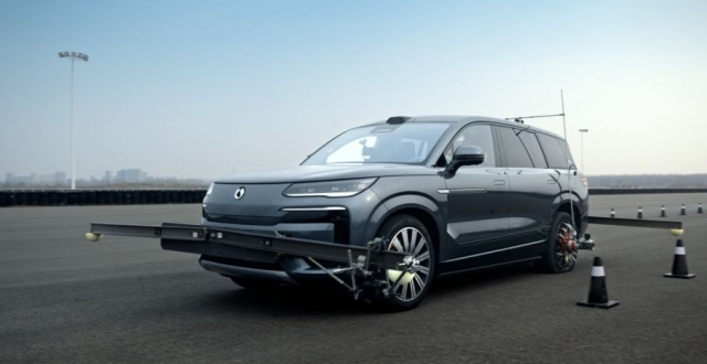 科技安全全能旗舰SUV腾势N9震撼上市，38.98万元起售_腾讯新闻