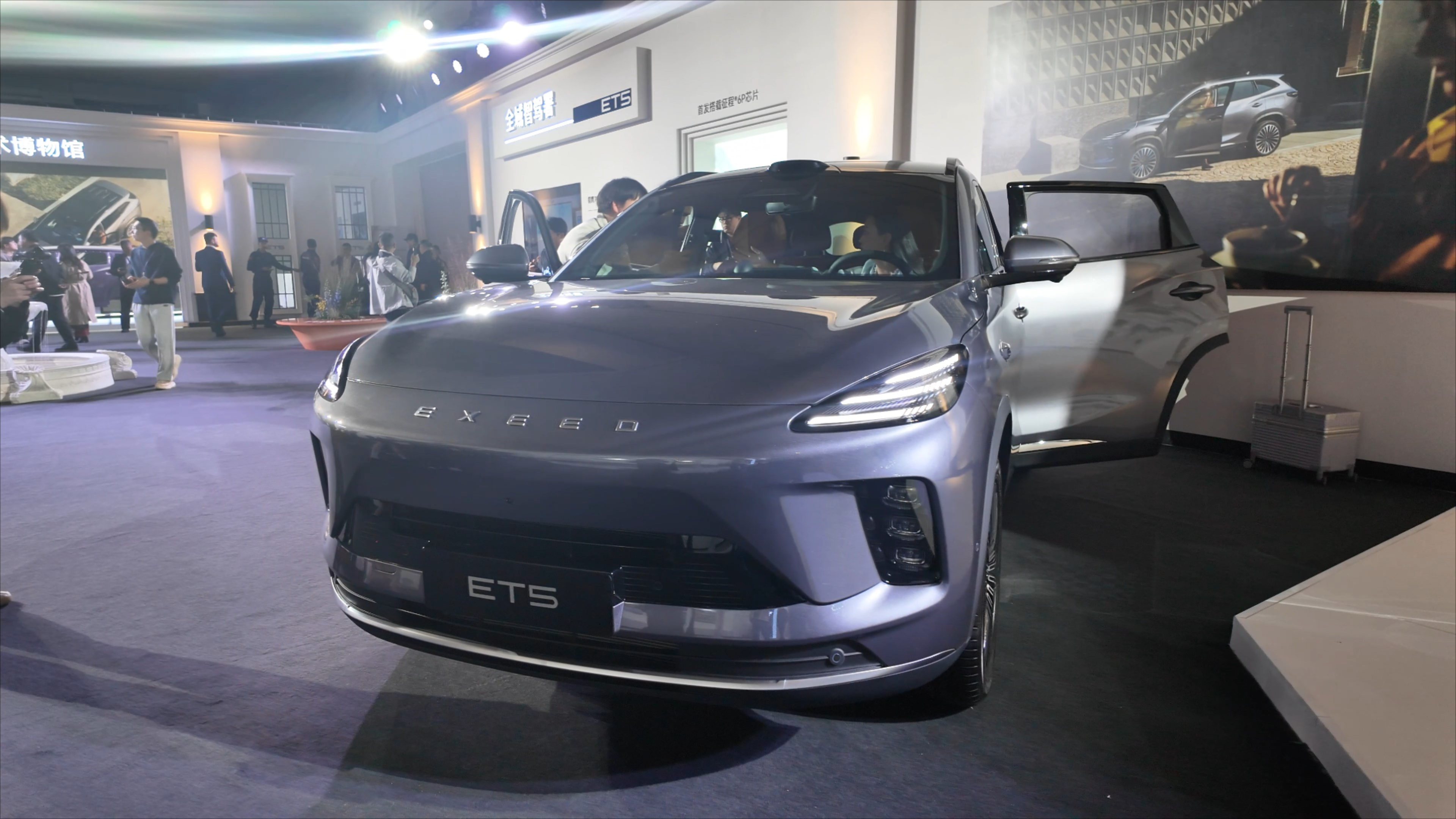 星途ET5全球上市超级置换价13.49万元起_腾讯新闻