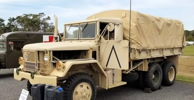 图说：美军重要标志M35军用卡车 取代“两吨半”成为时代的传奇_腾讯新闻