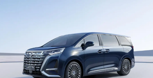 MPV界的“超级巨星”，车长近5米3，油耗仅需5.9L，还能喝92油_腾讯新闻