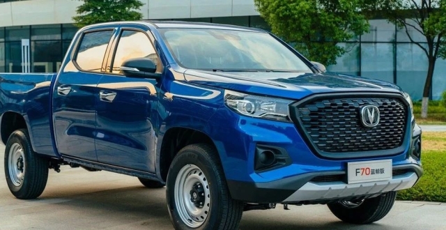 长安F70蓝鲸版实车曝光，挂V标搭2.0T蓝鲸发动机+8AT_腾讯新闻