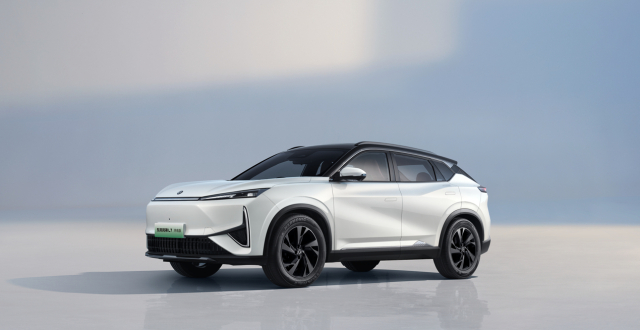 全系518km续航 东风风神L7 EV上市 10.99万元起_腾讯新闻