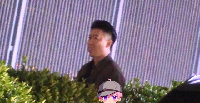 曹云金被曝草丛旁小便，边小便边吐痰_腾讯新闻
