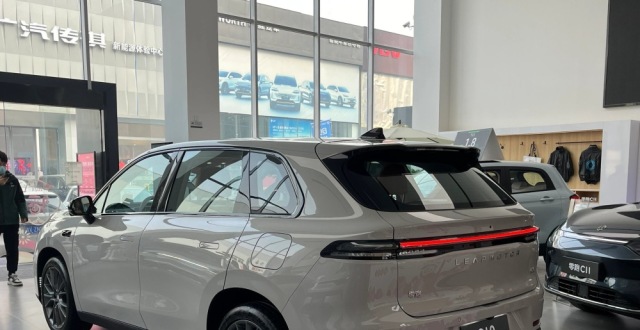 零跑C10到店，帅过理想L7，配8295芯片+激光雷达，续航1190km_腾讯新闻