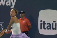 WTA1000迈阿密站1/16决赛:郑钦文vs汤森德丨有些心急！郑钦文有意接发直接穿越 遗憾回球出界_腾讯新闻