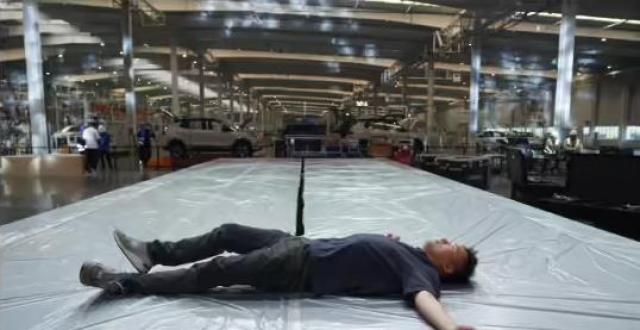 仅耗时230天小米SU7已实现10万台下线 雷式文案再出圈_腾讯新闻