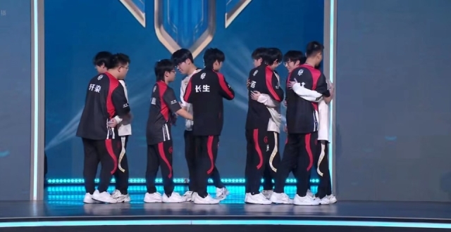 AG2-0横扫WB，钟意、Cat轮番发力，一诺闪耀全场，晋级8强稳了！_腾讯新闻