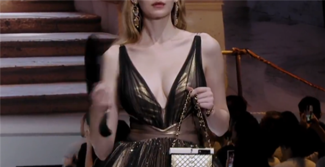 8.6mm刷新轻薄纪录！荣耀V Purse发布：5999元起 “钱包折叠屏”_腾讯新闻