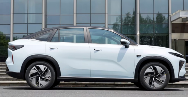 宋PLUS同级！睿蓝7实车现身，配激光雷达＋750km续航，或10万起？_腾讯新闻