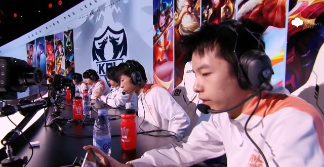 KPL首支季后赛战队诞生！AG在VG“助攻”下率先晋级，S组逐渐明朗_腾讯新闻