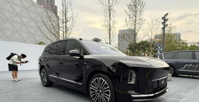 租电价30.88万元起，蔚来全新ES8预售：这次定价很听劝_腾讯新闻