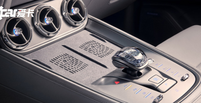 腾势N8正式上市 售价31.98-32.68万元_腾讯新闻